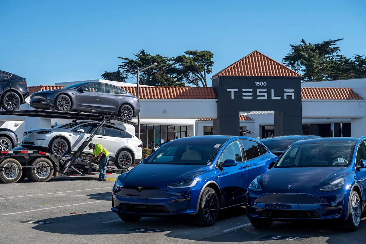 Tesla stock shares drop 10% reflecting slowed EV growth and price cutting…